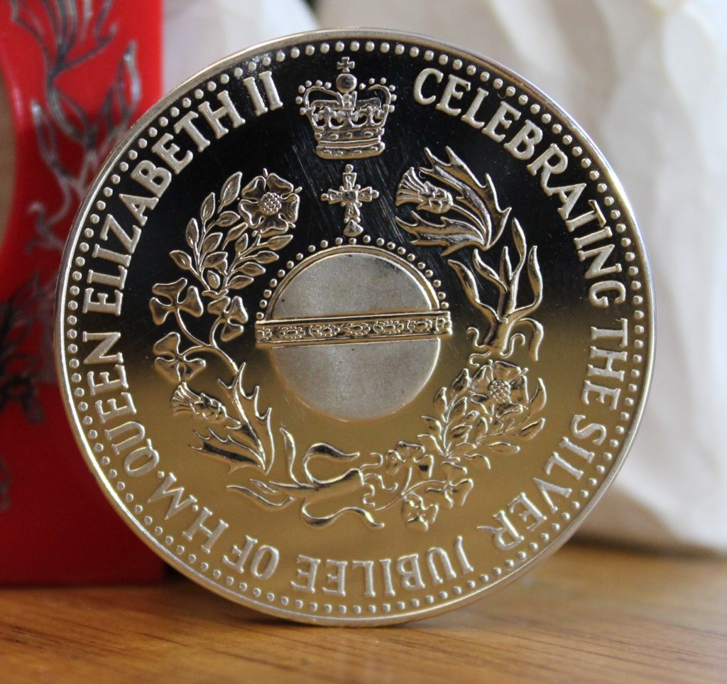 Queen Silver Jubilee Souvenir Medal 1952 – 1977 | Really Old Collectables